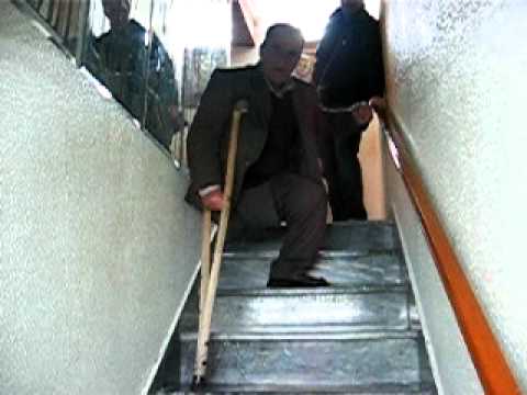 SYRIAN JUMPS STAIRS WITH ONE LEG – Peter Santenello